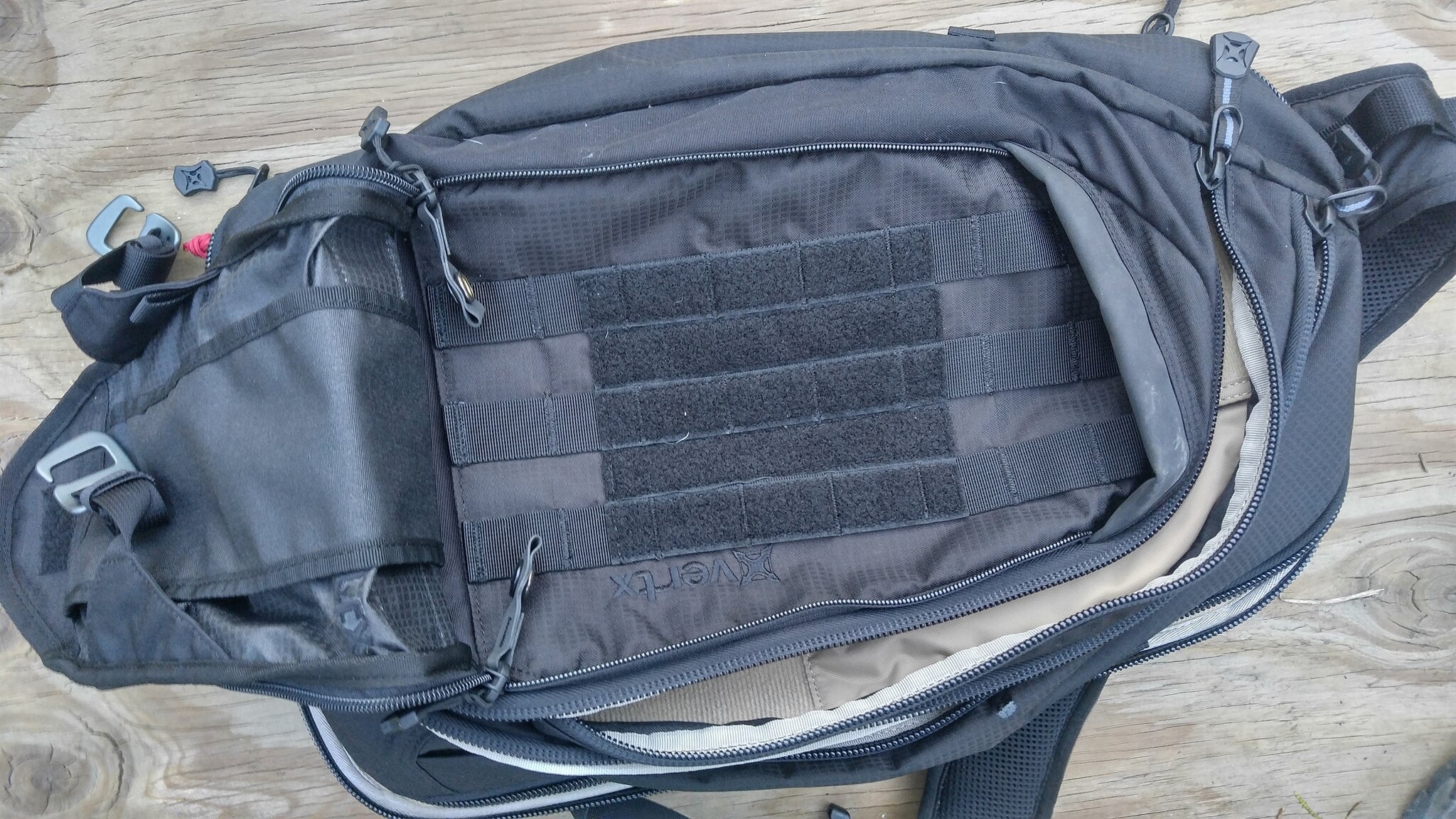 Get to a Safe Spot—and Defend It—with the Vertx Commuter Sling Bag